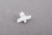 Grapa de fijación OEM 51138204858 para BMW Serie 3 E46 (1997-2005). Or